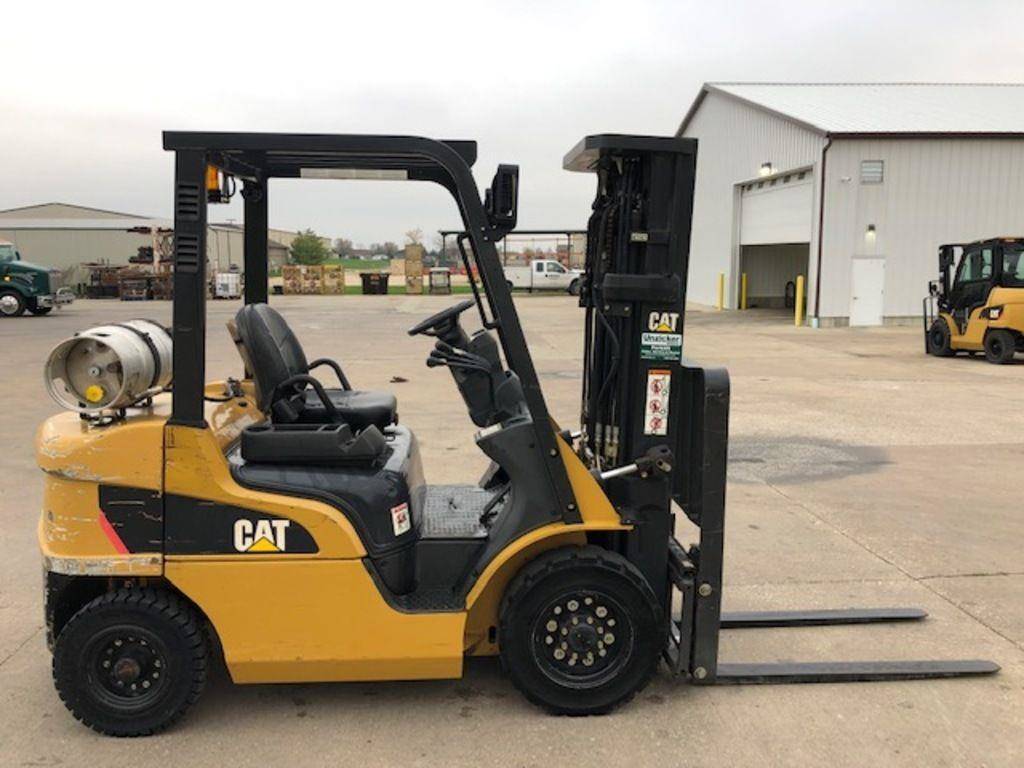 2012 LP Gas Cat 2P5000 Pneumatic Tire 4 Wheel Sit Down