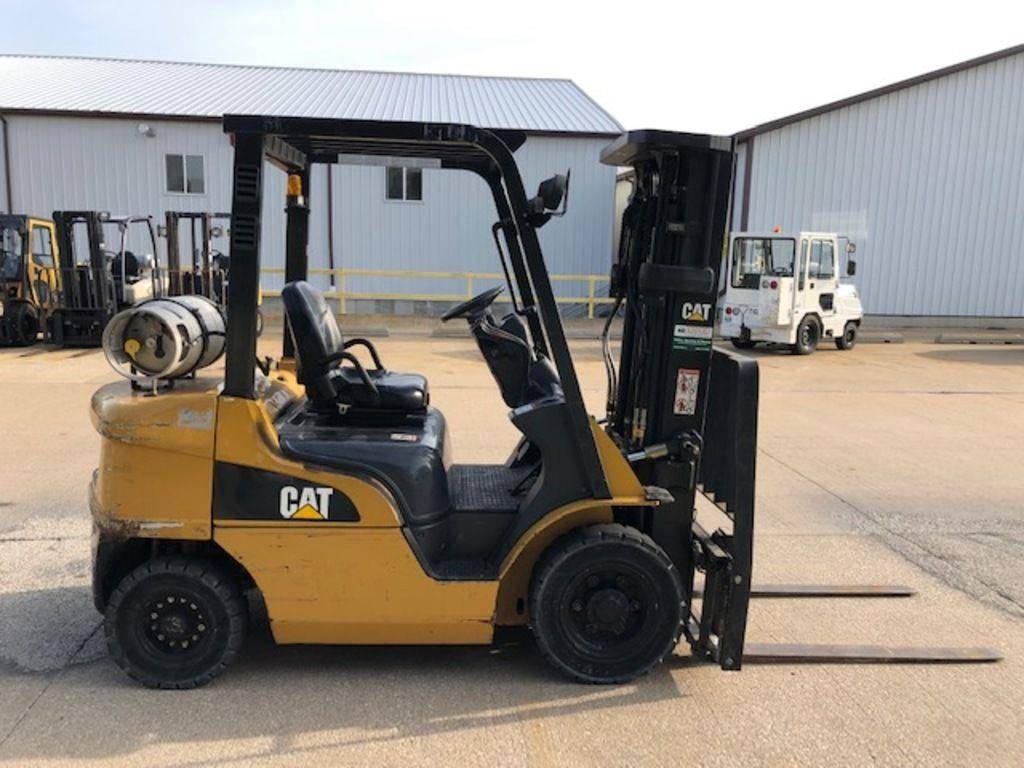 2010 LP Gas Cat P5000 Pneumatic Tire 4 Wheel Sit Down