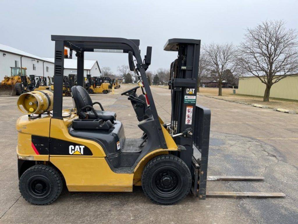 2018 Dual Fuel Cat GP25N5 Pneumatic Tire 4 Wheel Sit Down