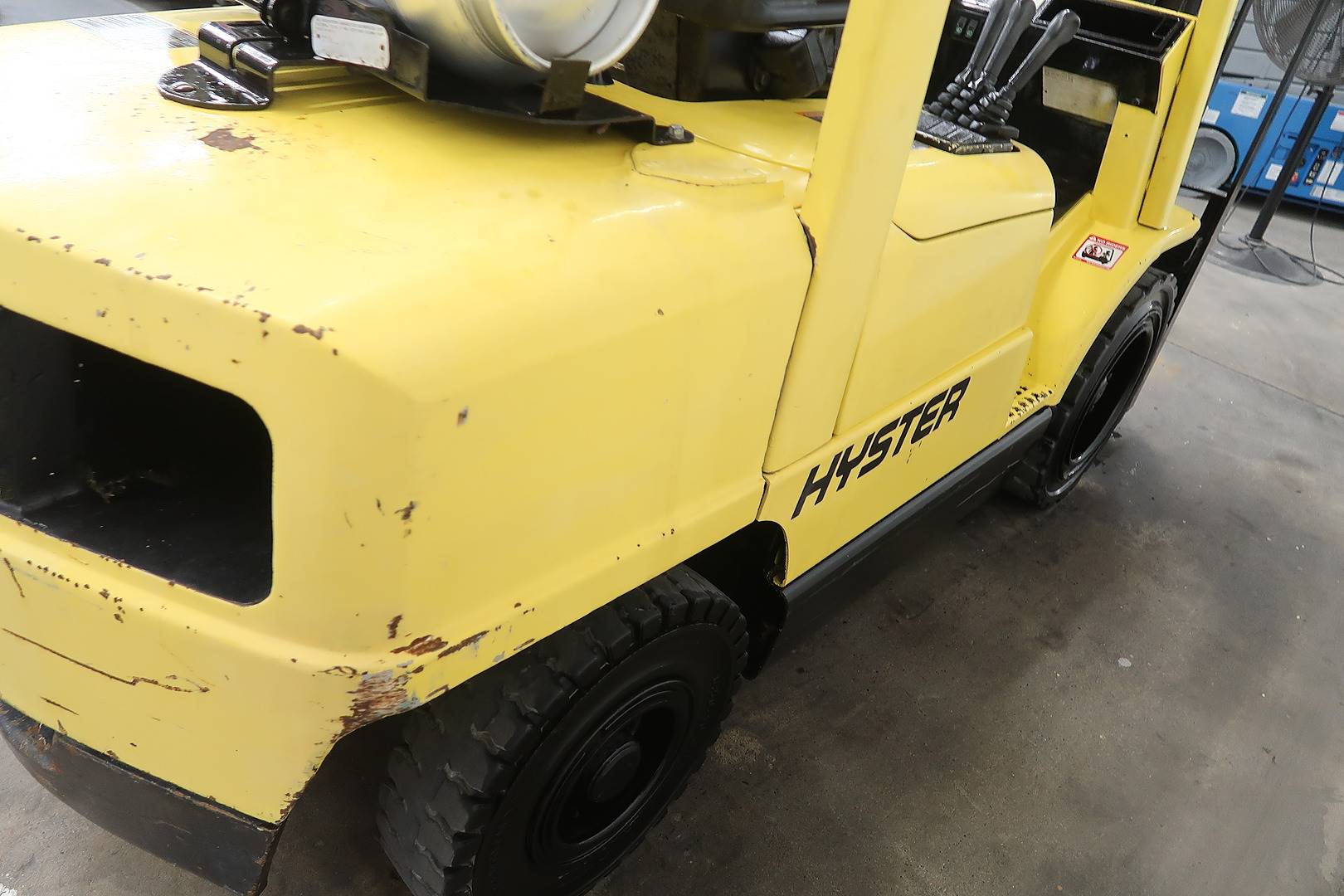 1999 LP Gas Hyster H60XM Pneumatic Tire 4 Wheel Sit Down