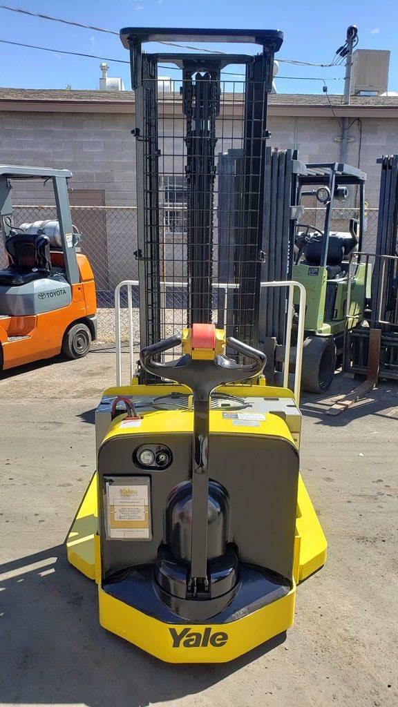 2011 Electric Yale MSW040SFN24TV087 Electric Walkie Straddle Stacker