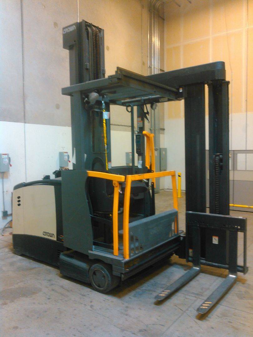 2008 Electric Crown TSP6000-30 Electric Man Up Swing Reach Turret