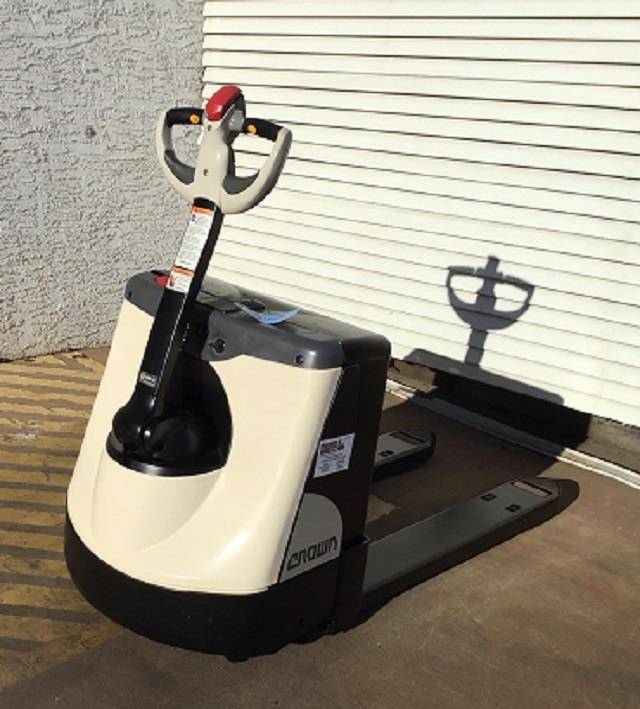 2014 Electric Crown WP3035-45 Electric Walkie Pallet Jack