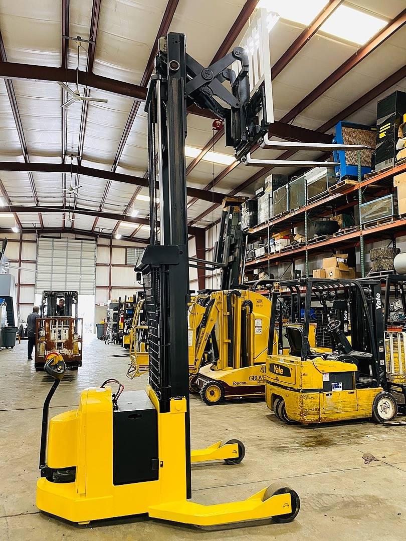 2013 Electric Yale MRW030 Electric Walkie Straddle Stacker Reach