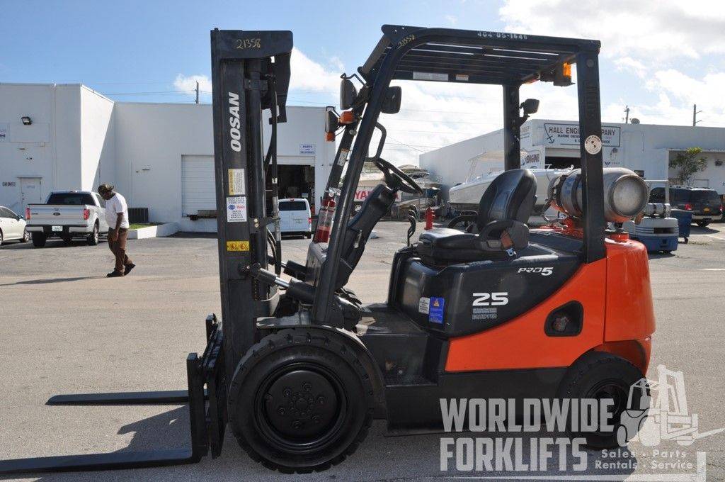 2013 Dual Fuel Doosan G25E-5 Pneumatic Tire 4 Wheel Sit Down