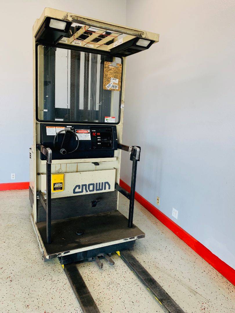 Electric Crown 30SP36TT Electric Order Picker