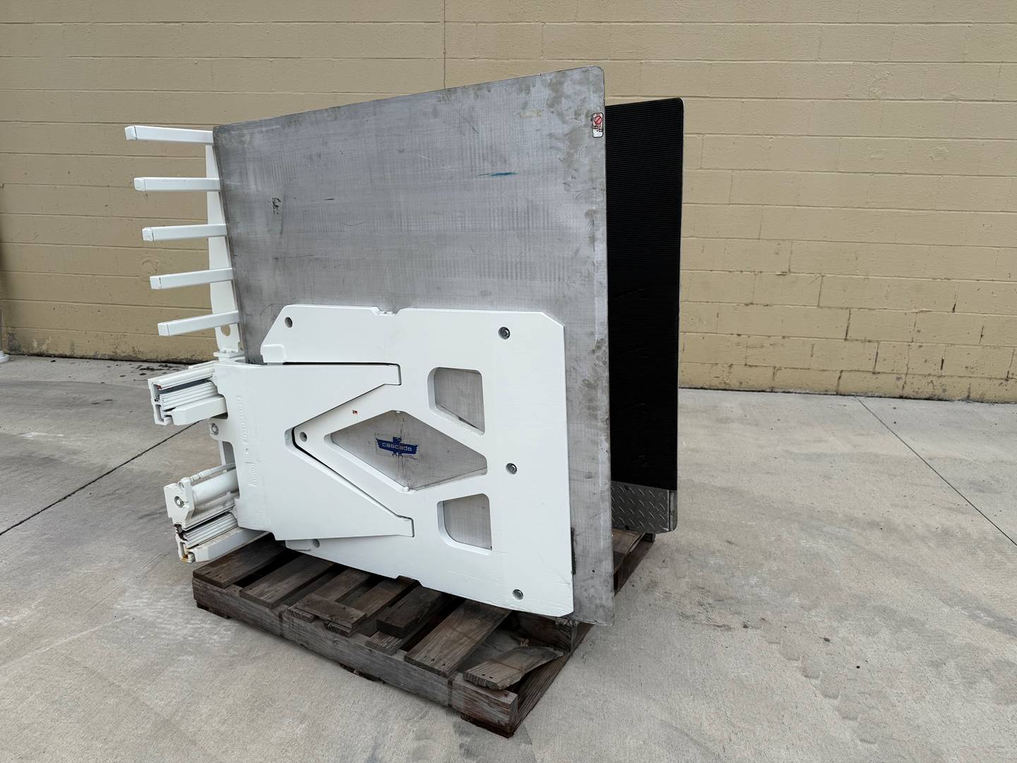Cascade Carton Clamps | Eliftruck