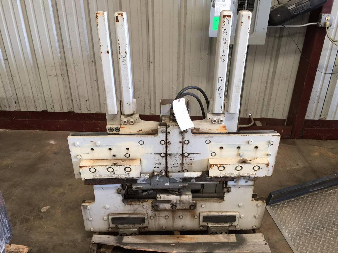 2013 Cascade 55E-FDS-B221R8 Multi Pallet Handlers