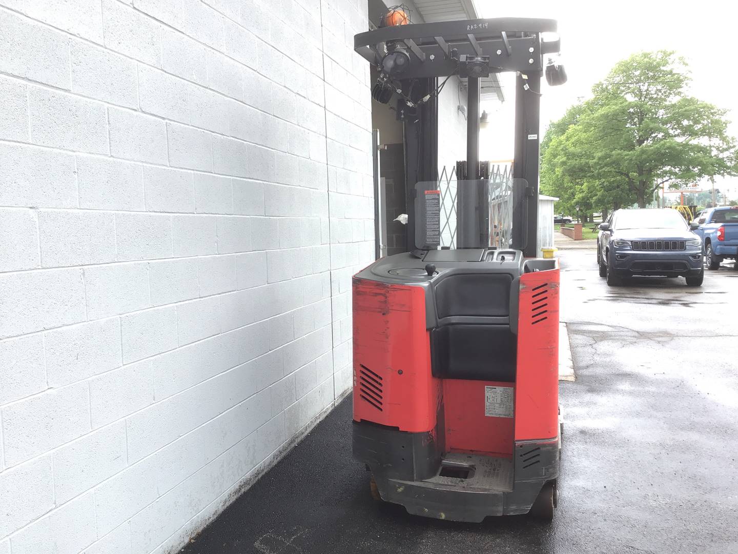 2014 Electric Raymond EZ-R40TT Electric Narrow Aisle Single Reach