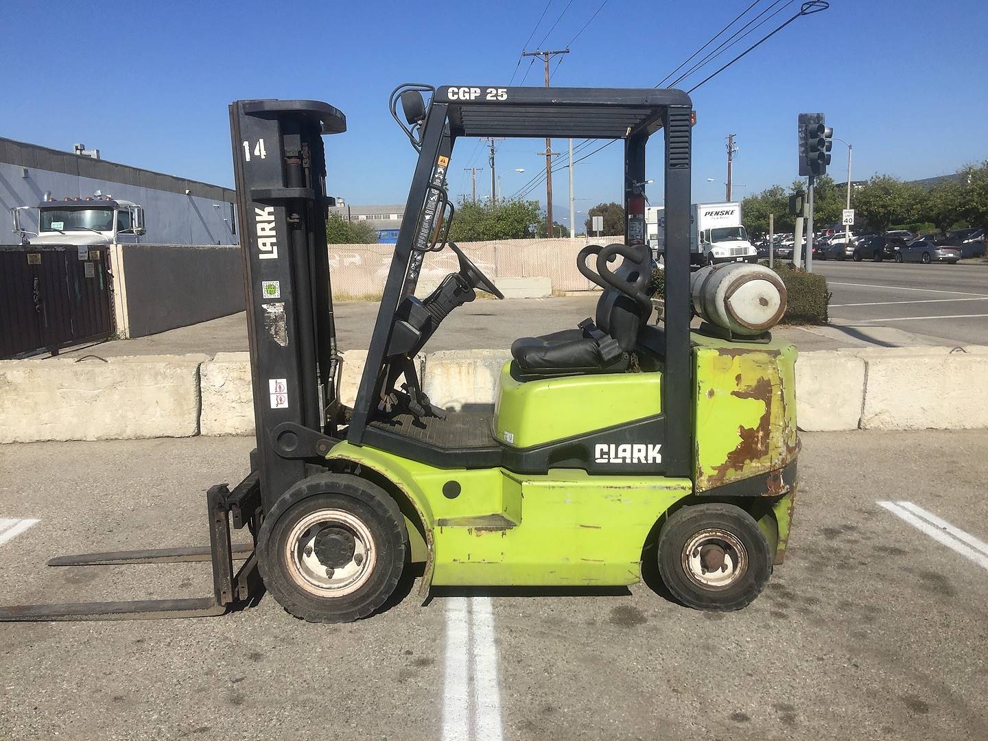 2004 LP Gas Clark Cgp25 Pneumatic Tire 4 Wheel Sit Down