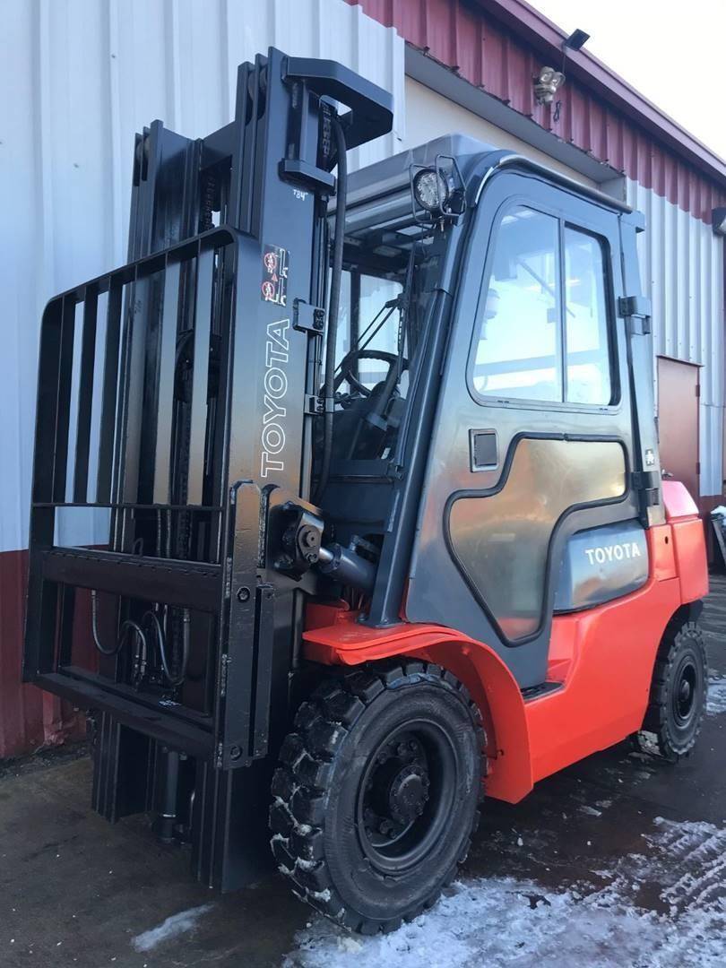 2006 LP Gas Toyota 7FGU25 Pneumatic Tire 4 Wheel Sit Down