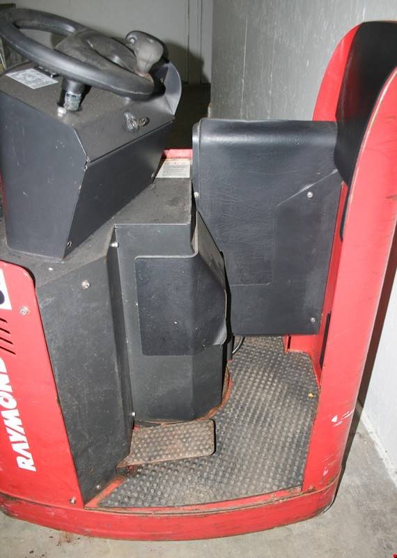 2011 Electric Raymond 8900 Electric Walkie/Rider Pallet Jack