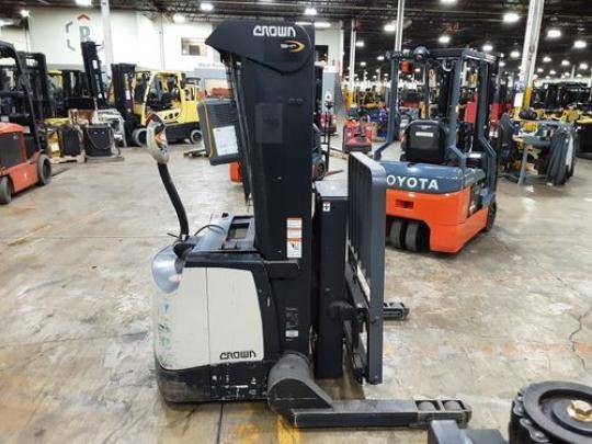 2017 Electric Crown Electric Walkie Straddle Stacker | Eliftruck