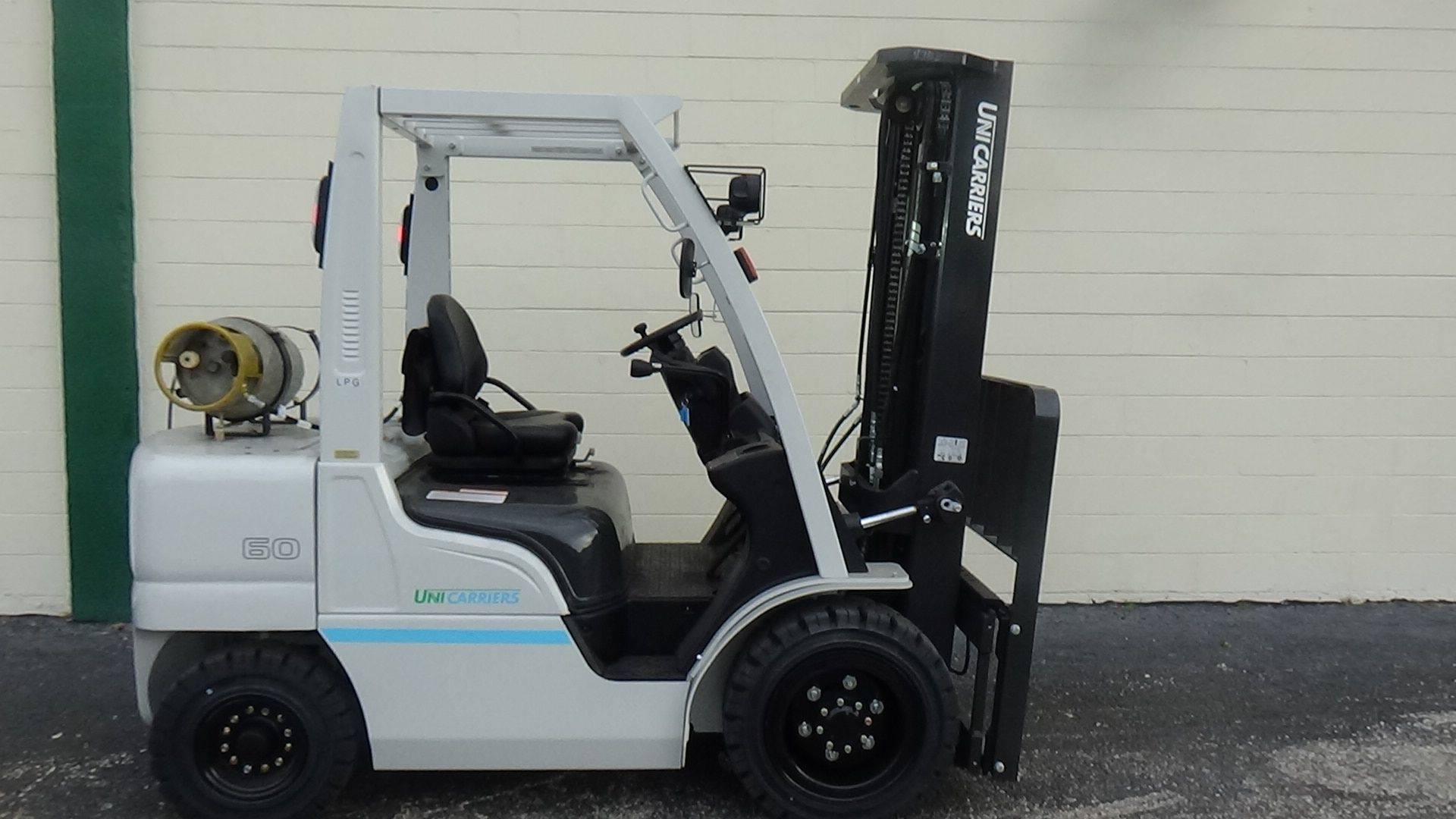 LP Gas Unicarriers PF60 Pneumatic Tire 4 Wheel Sit Down