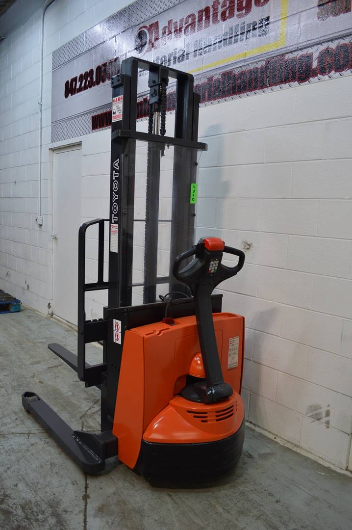 2010 Electric Toyota 7BWS13 Electric Walkie Straddle Stacker