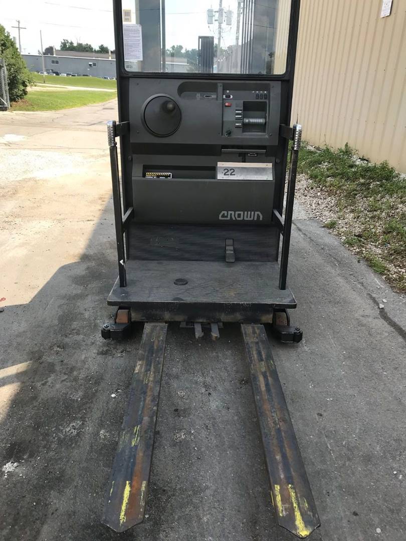 2000 Electric Crown SP3020-30 Electric Order Picker