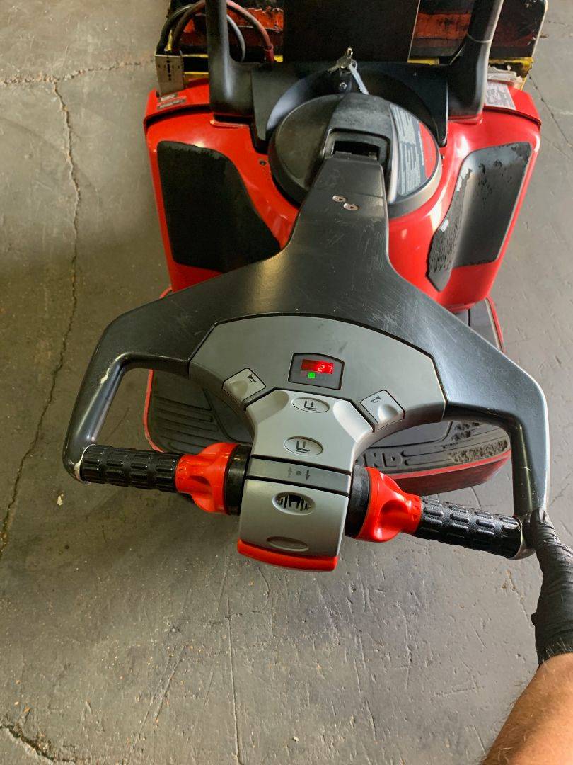 2012 Electric Raymond 8410 Rider Pallet Jack Electric Walkie/Rider ...