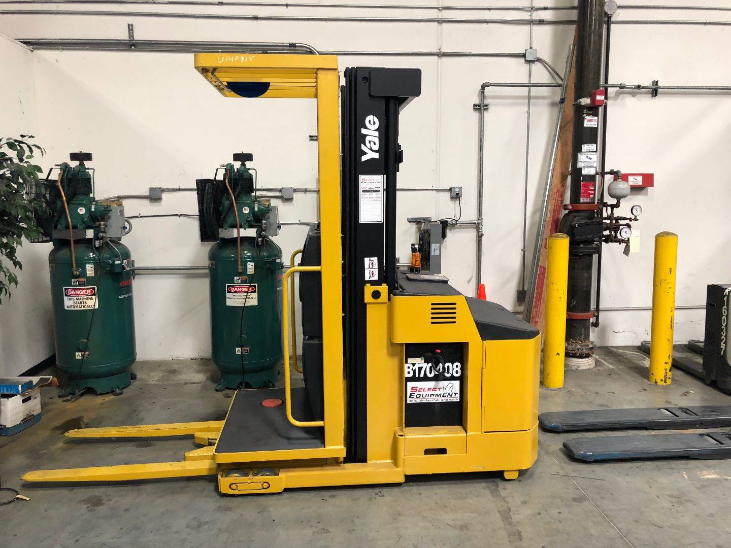 2002 Electric Yale OSO30 Electric Order Picker