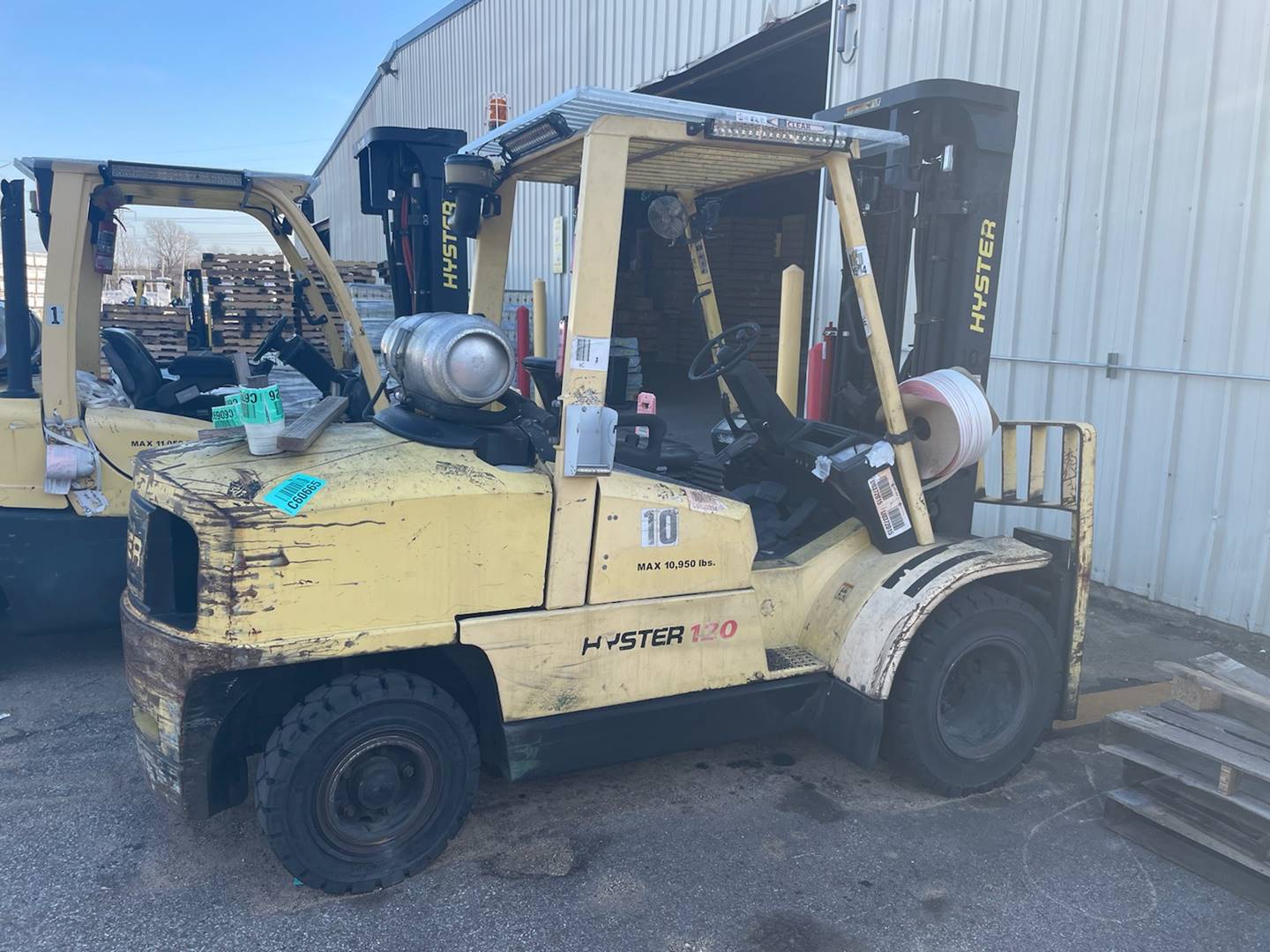2005 LP Gas Hyster Pneumatic Tire 4 Wheel Sit Down | Eliftruck