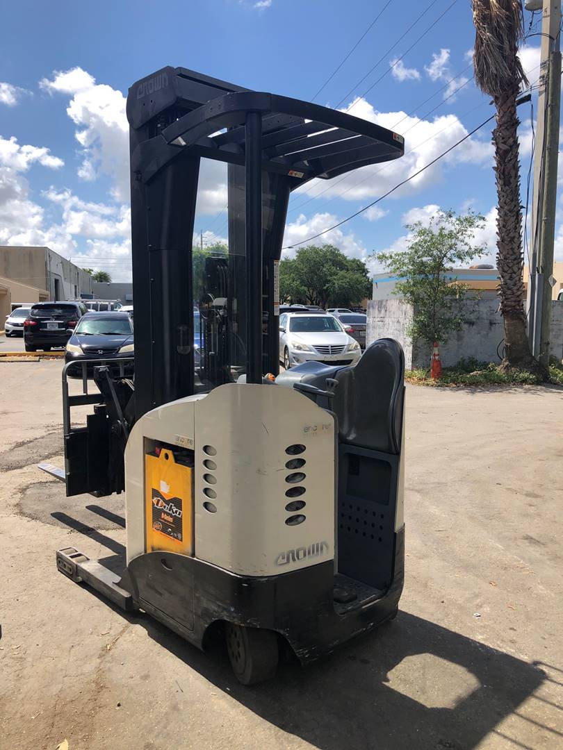 2002 Electric Crown RD5220-30 Electric Narrow Aisle Double Reach