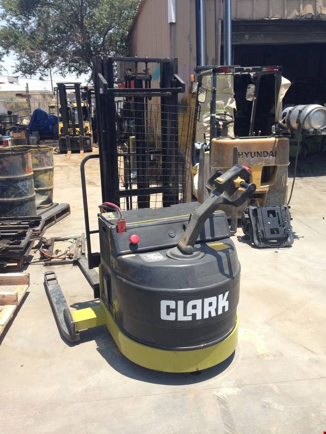 Electric Clark CS15 Electric Walkie Straddle Stacker
