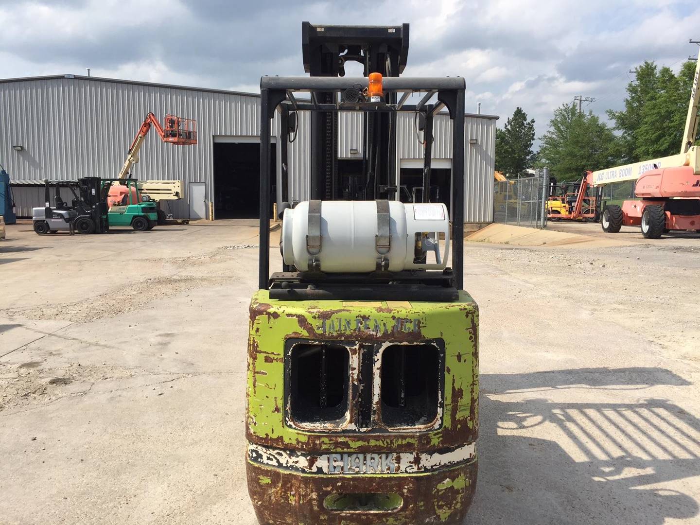 LP Gas Clark CGC30 Cushion Tire 4 Wheel Sit Down (Indoor Warehouse)