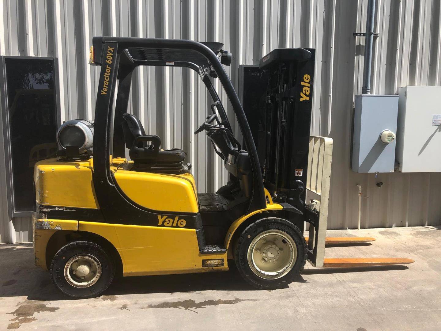 2016 LP Gas Yale GLP060VX Pneumatic Tire 4 Wheel Sit Down