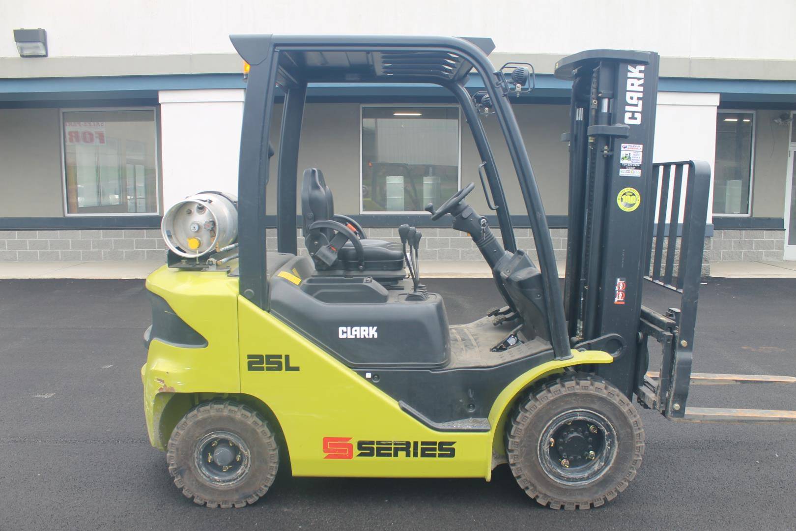 2018 Clark S25L Pneumatic Tire 4 Wheel Sit Down