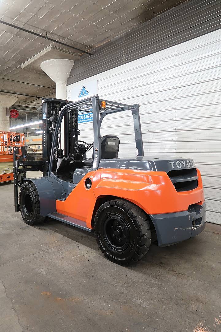 2018 Diesel Toyota 8FD70U Pneumatic Tire 4 Wheel Sit Down