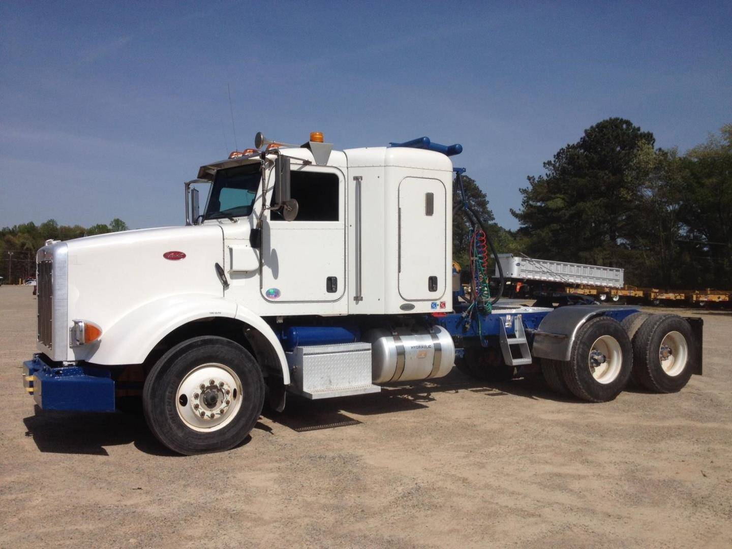 2011 Diesel Peterbilt 365 Trucks and Trailers