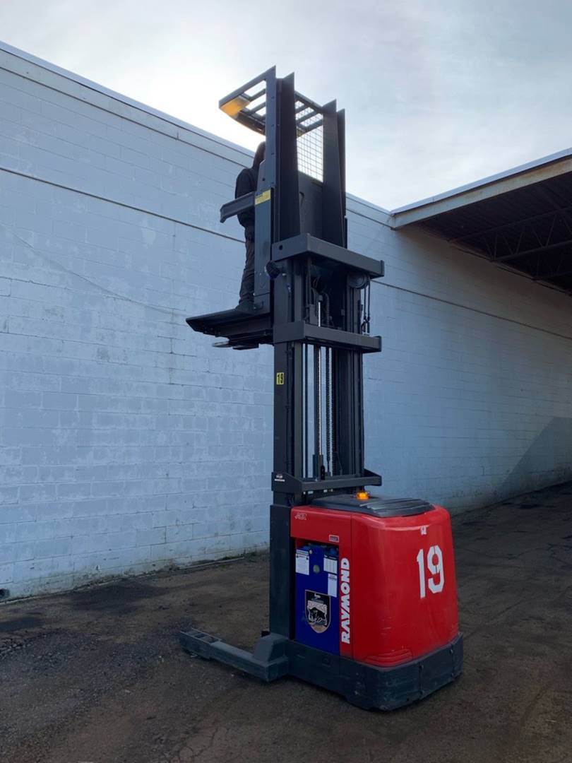 2006 Electric Raymond 5600 Electric Order Picker