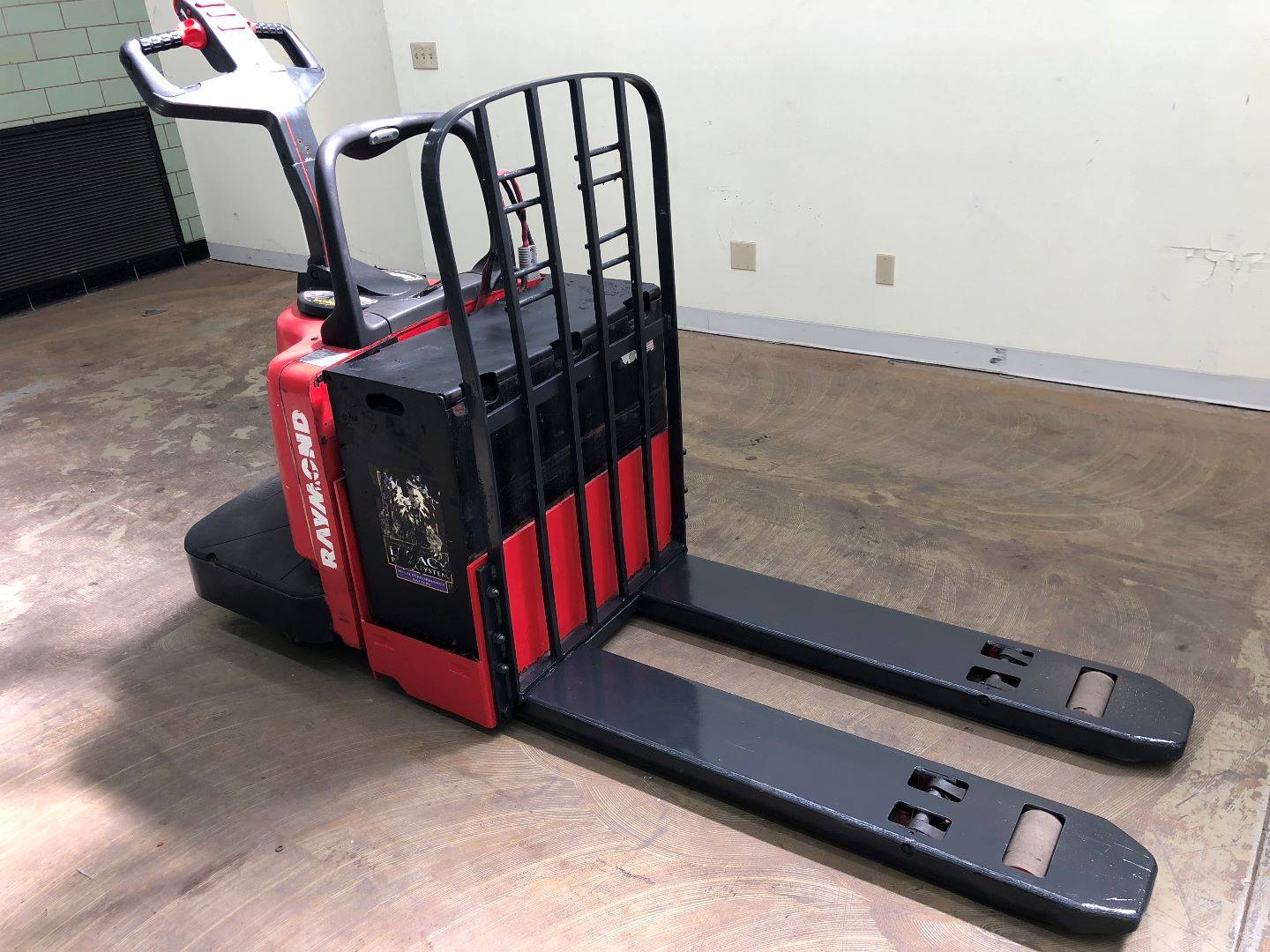 2005 Electric Raymond 112TM-FRE60L Electric Walkie/Rider Pallet Jack