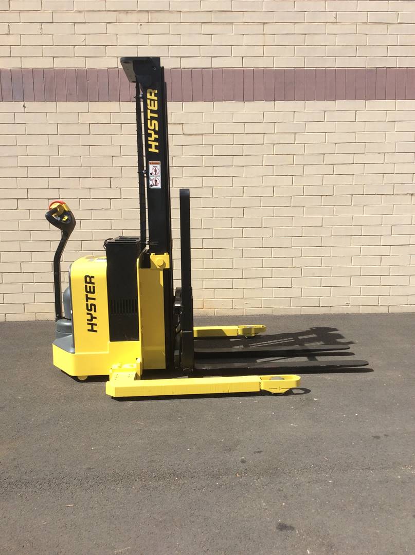 2014 Electric Hyster W25ZA2 Electric Walkie Straddle Stacker