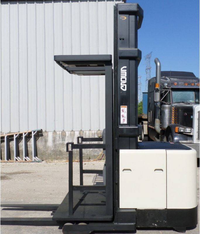 1999 Electric Crown Electric Order Picker | Eliftruck
