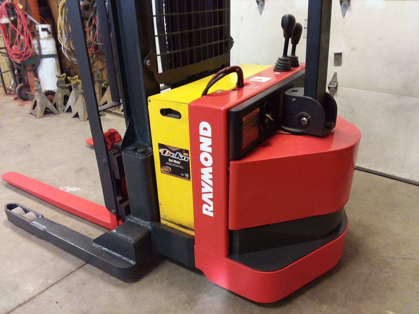 2010 Electric Raymond RSS40 Electric Walkie Straddle Stacker