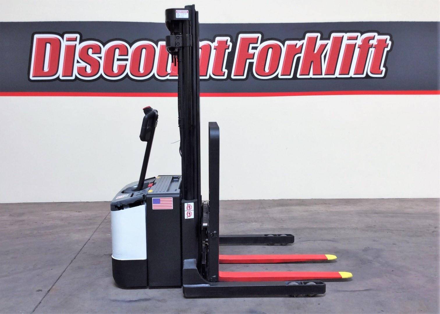 2000 Electric Crown WS2000-40 Electric Walkie Straddle Stacker