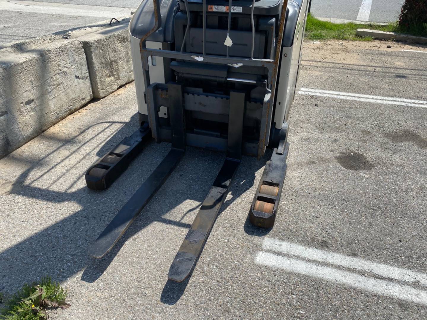 2013 Electric Crown Rm6000 Electric Narrow Aisle Single Reach