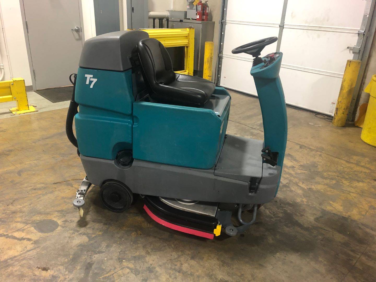 2017 Electric Noble T7 Rider Scrubbers