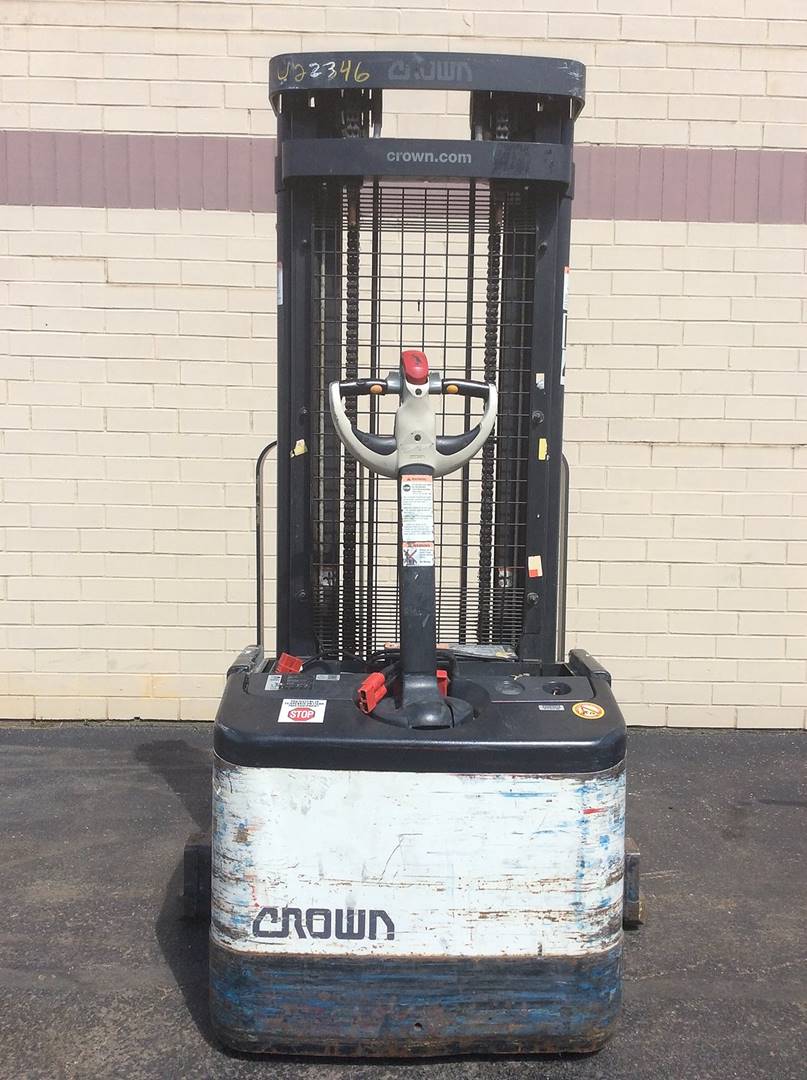2000 Electric Crown WS2300-40 Electric Walkie Straddle Stacker