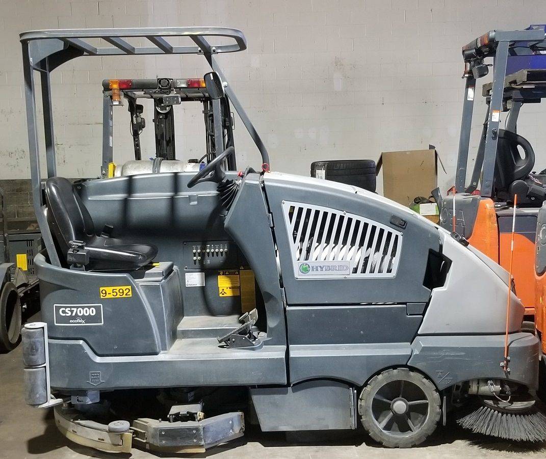 2014 LP Gas Advance CS7000 Rider Sweeper/Scrubbers