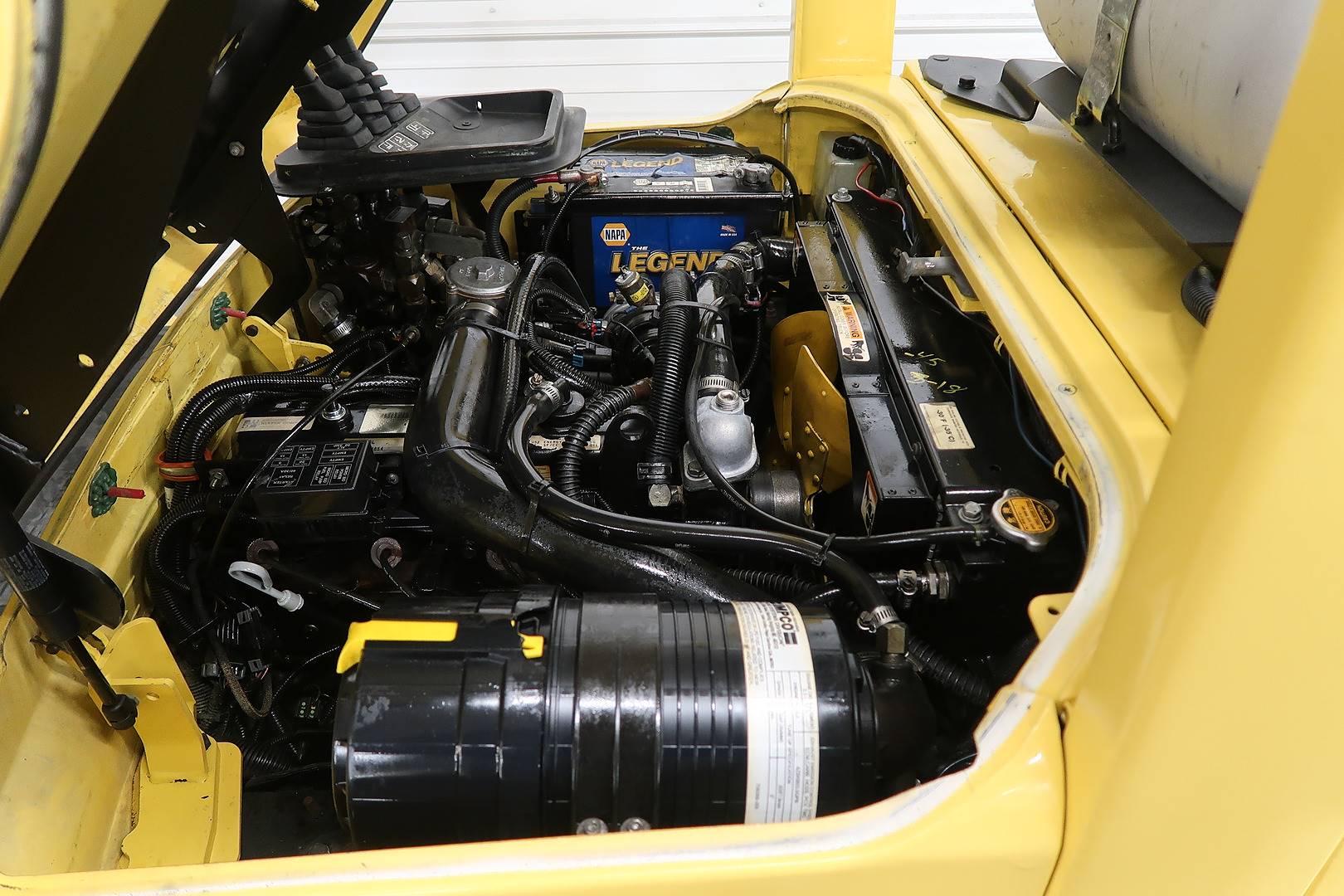 2004 LP Gas Hyster H60XM Pneumatic Tire 4 Wheel Sit Down