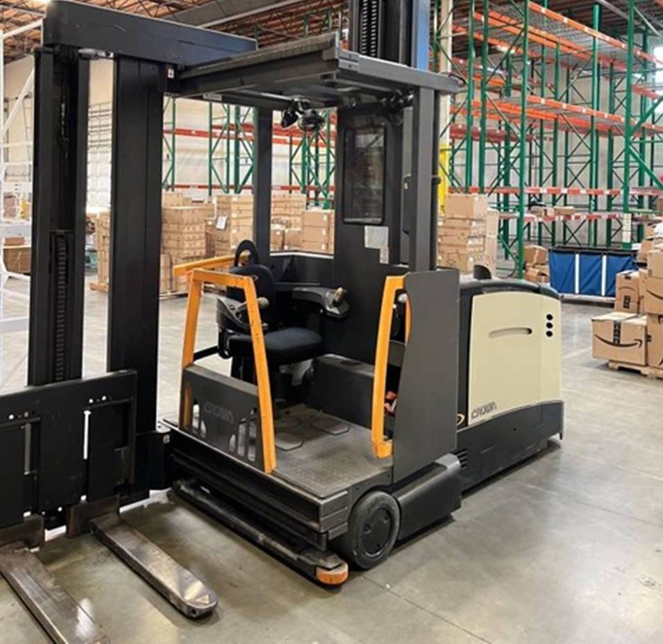 28 Used Crown Electric Man Up Swing Reach Turret Forklifts for Sale