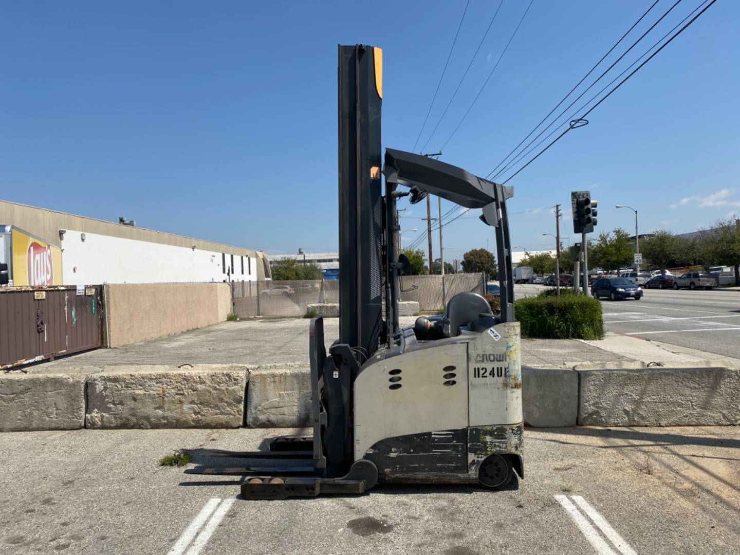 2013 Electric Crown Rm6000 Electric Narrow Aisle Single Reach