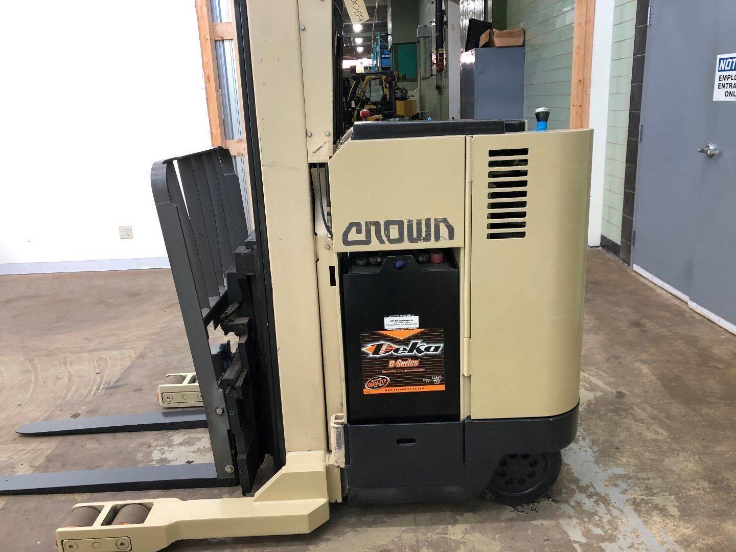 2007 Electric Crown 35RRTT Electric Narrow Aisle Single Reach