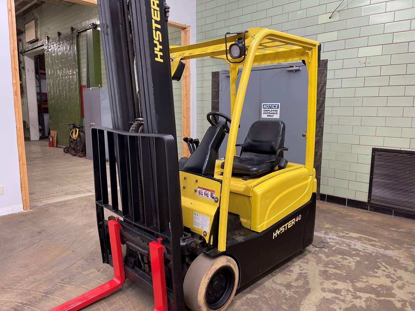 2015 Electric Hyster J40XNT Electric 3 Wheel Sit Down