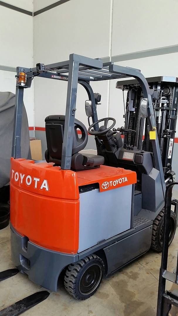 2010 Electric Toyota 7FBCU25 Cushion Tire 4 Wheel Sit Down (Indoor ...