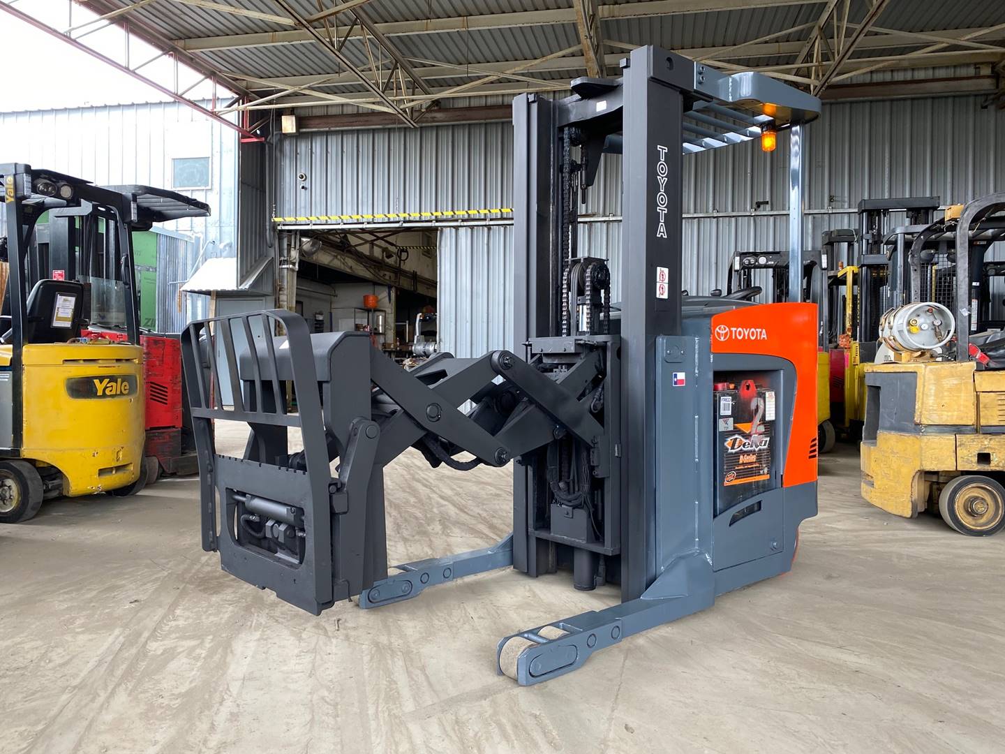 2012 Electric Toyota 8BDRU15 Electric Narrow Aisle Double Reach