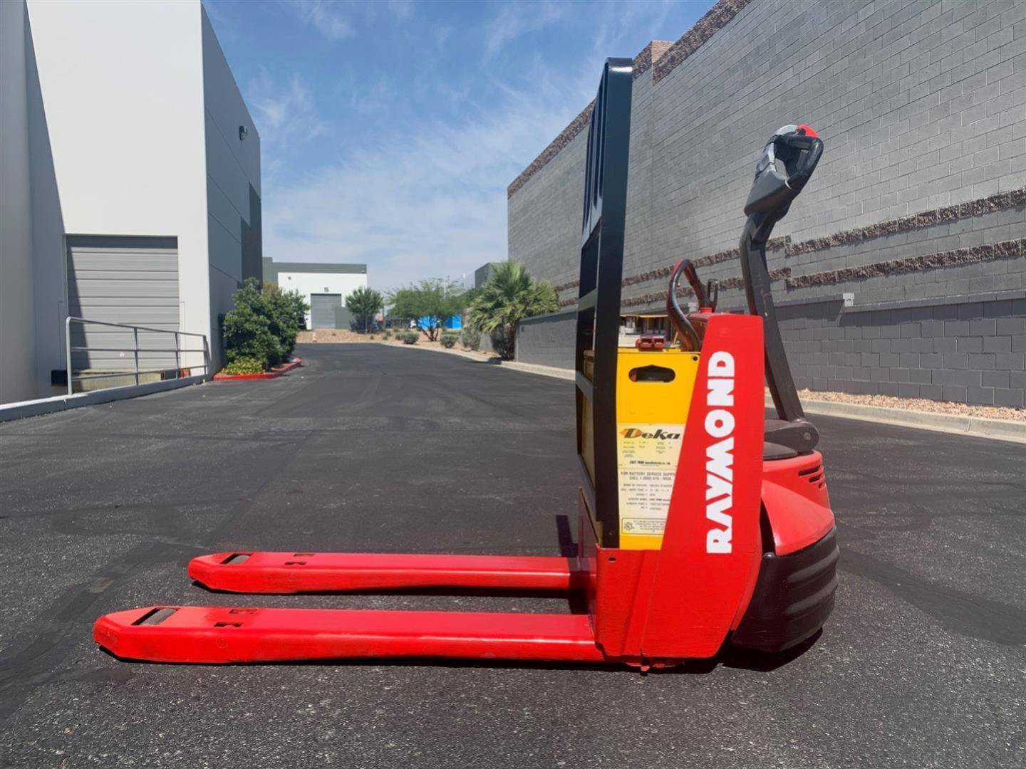 2008 Electric Raymond 102T-F45L Electric Walkie Pallet Jack