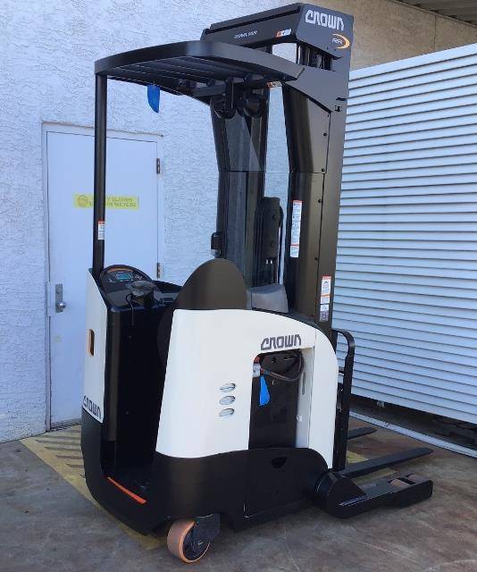 2014 Electric Crown RR5725-35 Electric Narrow Aisle Single Reach