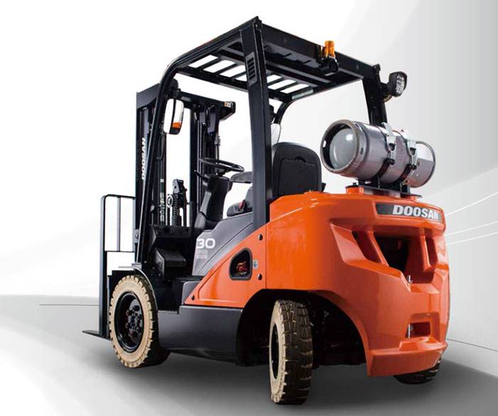 Dual Fuel Doosan G30N-7 Pneumatic Tire 4 Wheel Sit Down